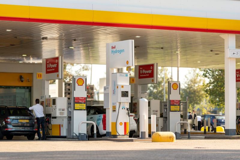 Shell torna per la terza volta sulla rete carburanti italiana ...